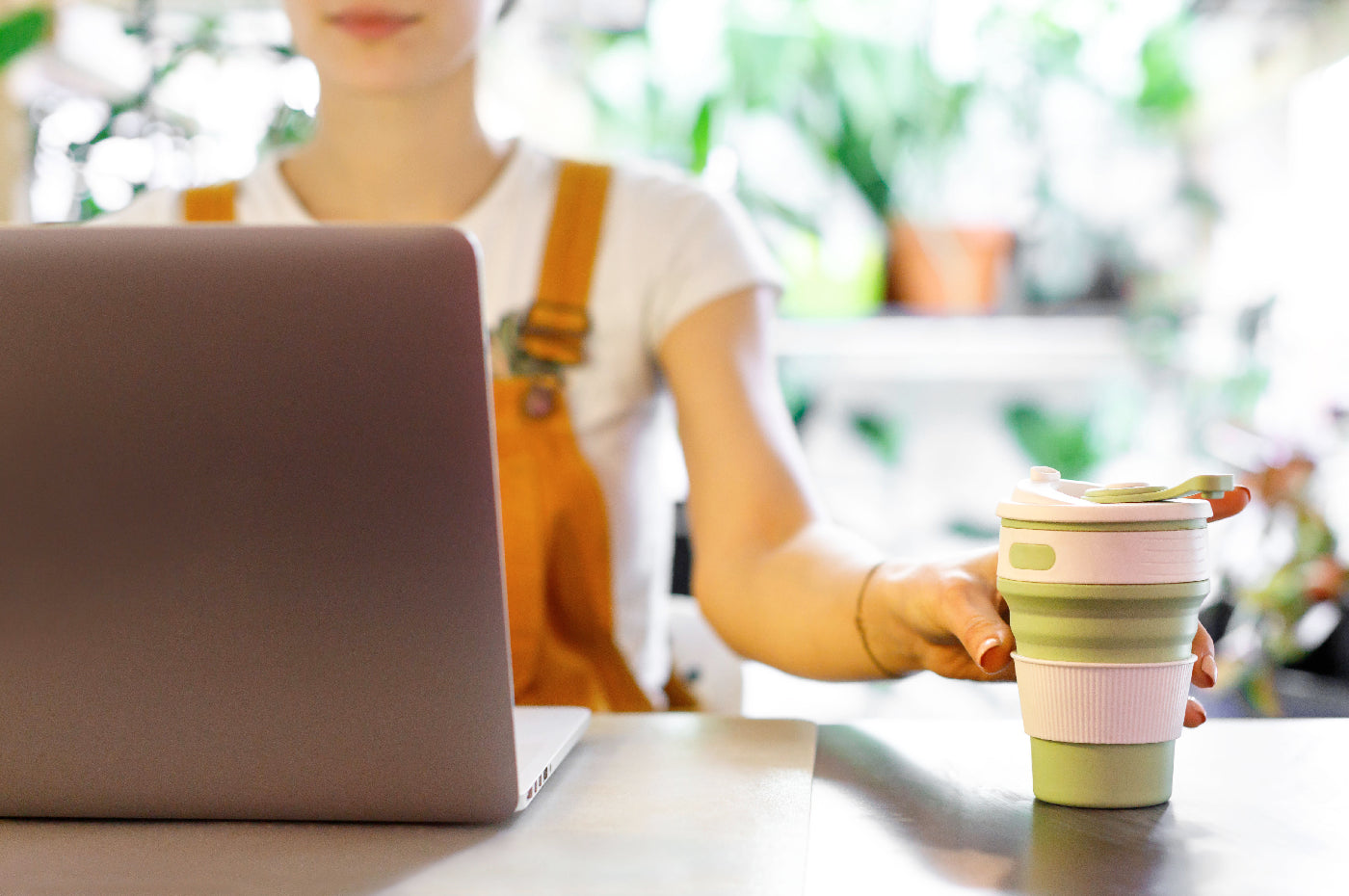 6 Ways to Be Sustainable at Work | PhoneSoap